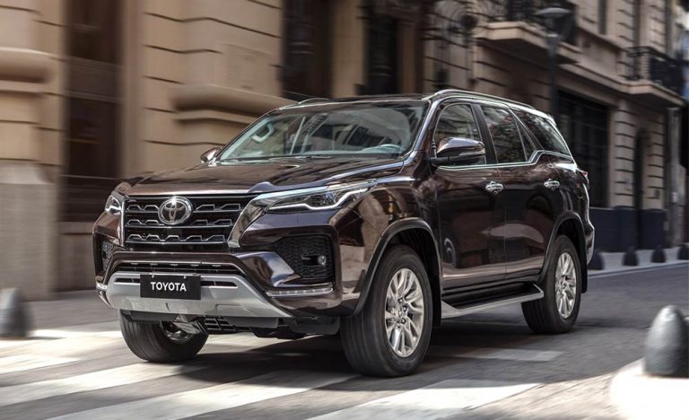 Toyota SW4 2021: SUV chega com visual renovado por até R$ 314,7 mil